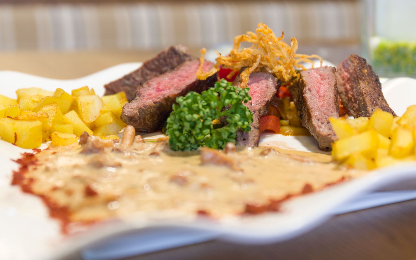 Beiried vom Bio-Rind mit Wokgemüse | Rezept von 7Hauben